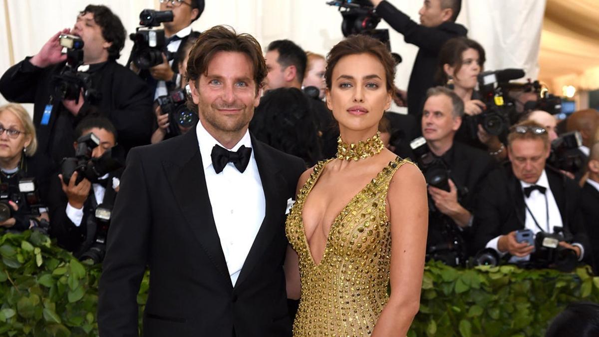 La Gala MET trae el primer posado de Irina Shayk y Bradley Cooper - Stilo