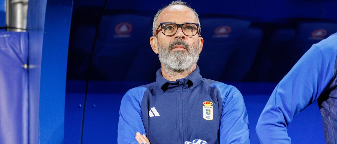 Cervera, en su momento más delicado como técnico del Oviedo