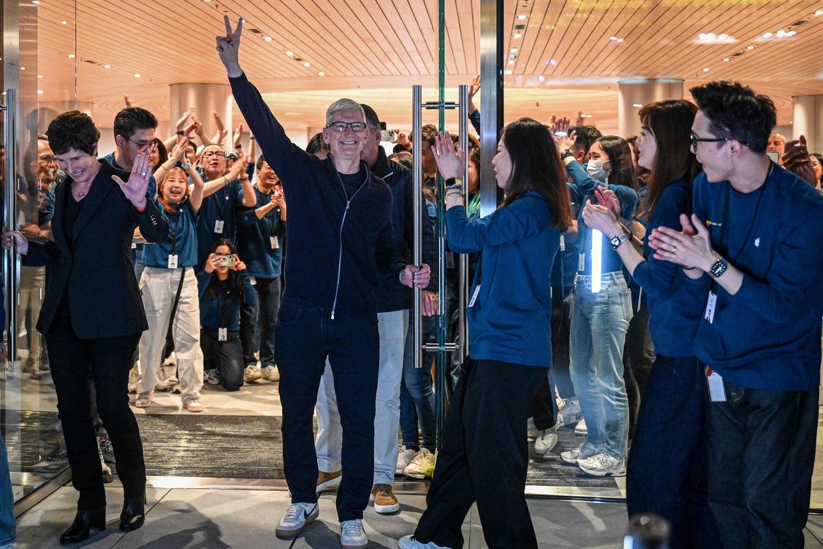 La tienda más grande de Apple en Asia abre sus puertas en Shanghái | FOTOS