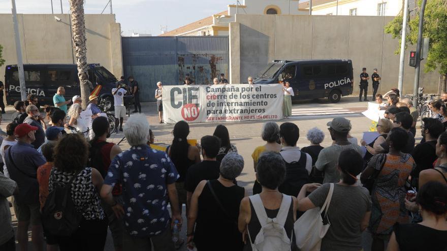 Valencia Protestas En El Cie Zapadores Por La Muerte De Un Interno