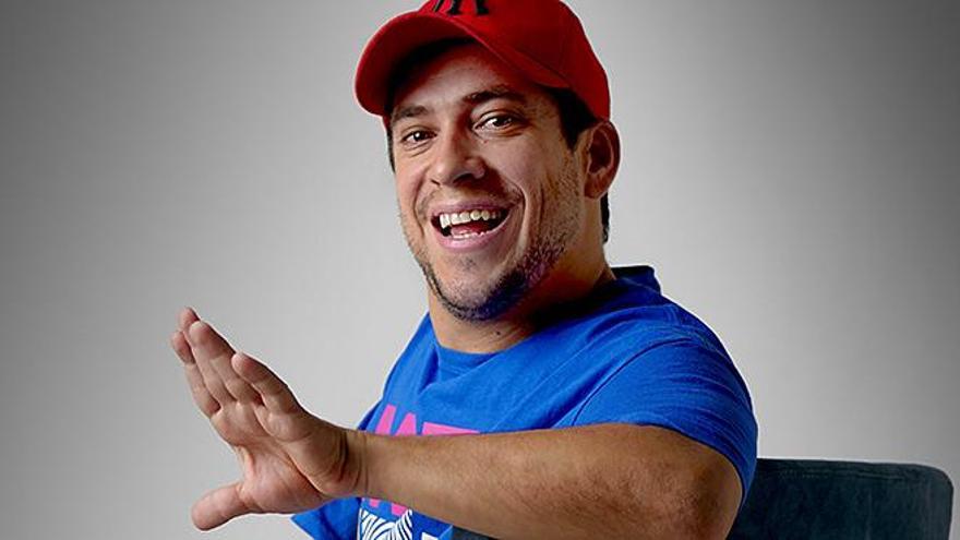 El Langui inicia una nueva etapa con 'Hola'