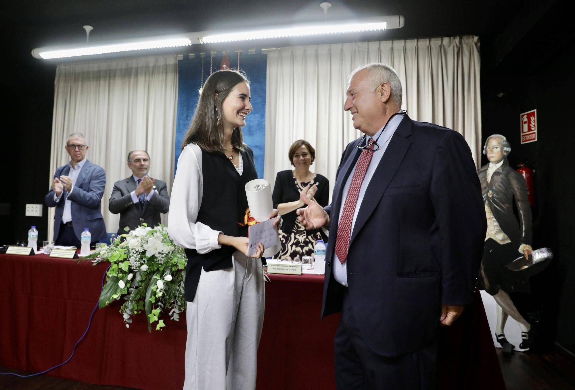 La entrega del premioAurelio Menéndez -Mercedes García Quintana del ...