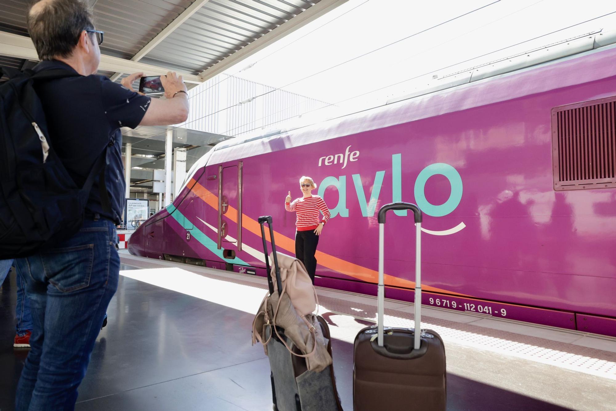 Así son los trenes Avlo, que ya conectan Alicante con Madrid desde 7 euros