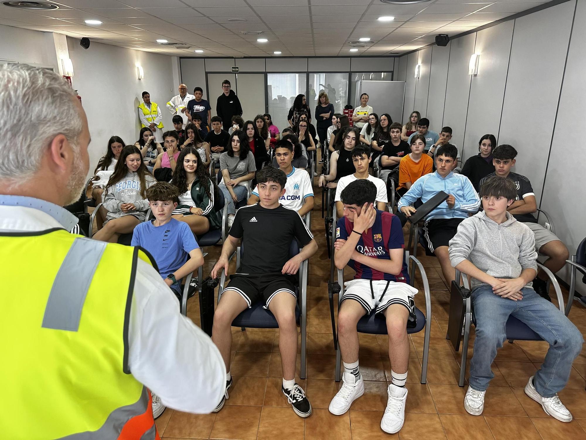 En el corazón de Reny Picot: un grupo de estudiantes de Vegadeo visita ...