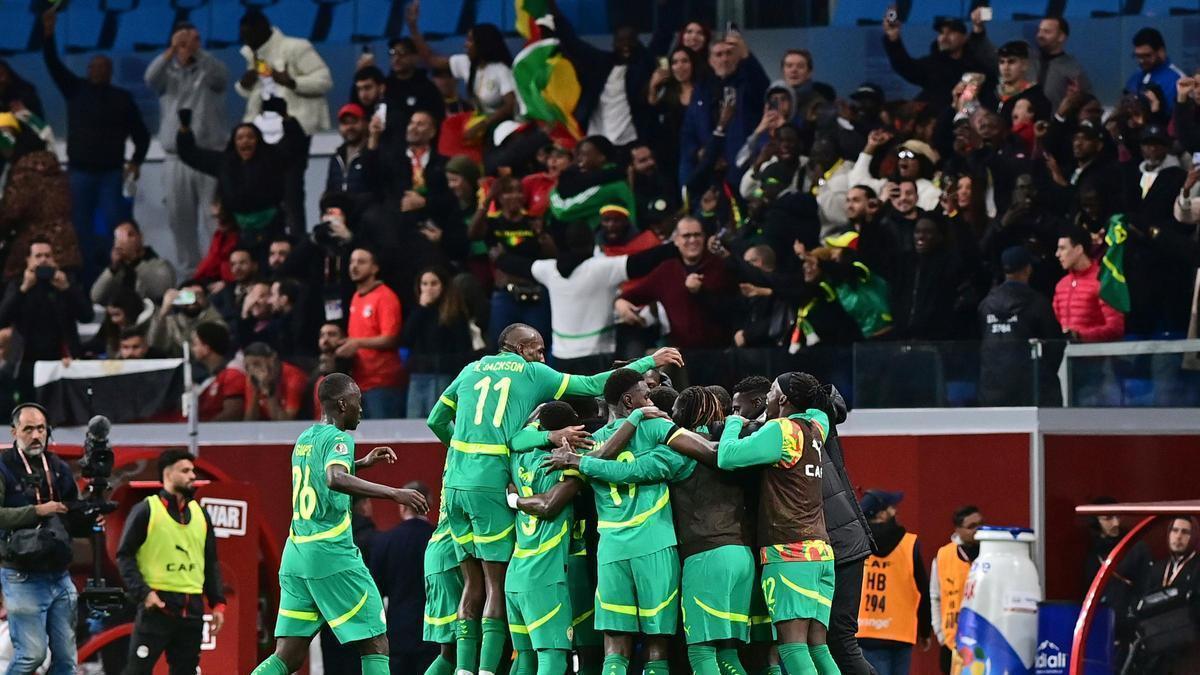 Pape Gueye e Ilias Akhomach, solo uno de los dos jugadores del ...