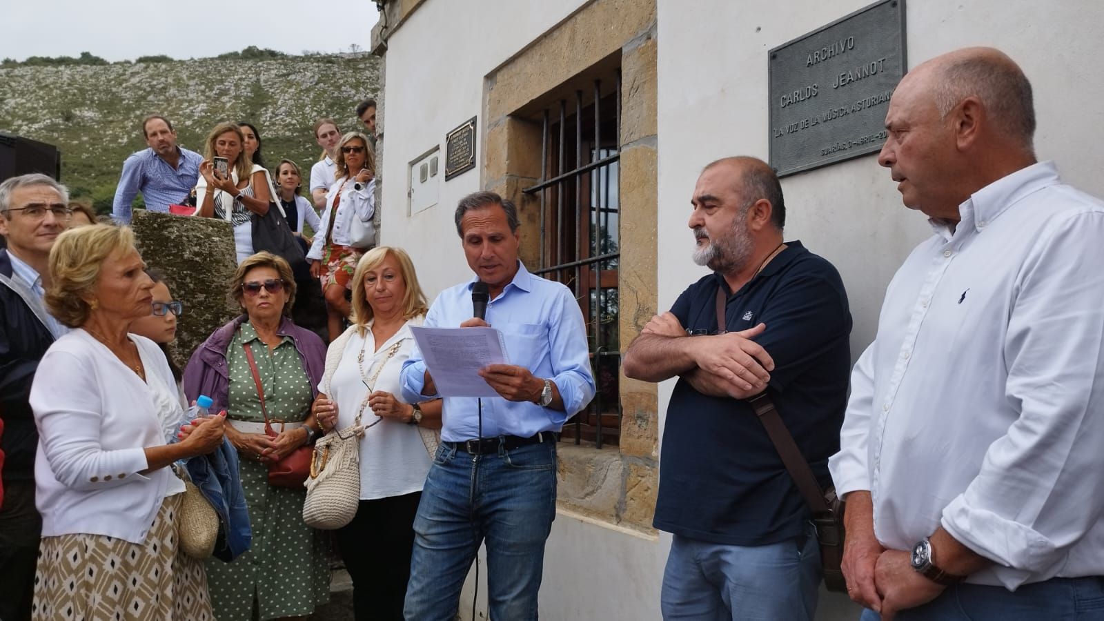 Nueva de Llanes planta un hoguera de 39 metros para honrar al Santo ...