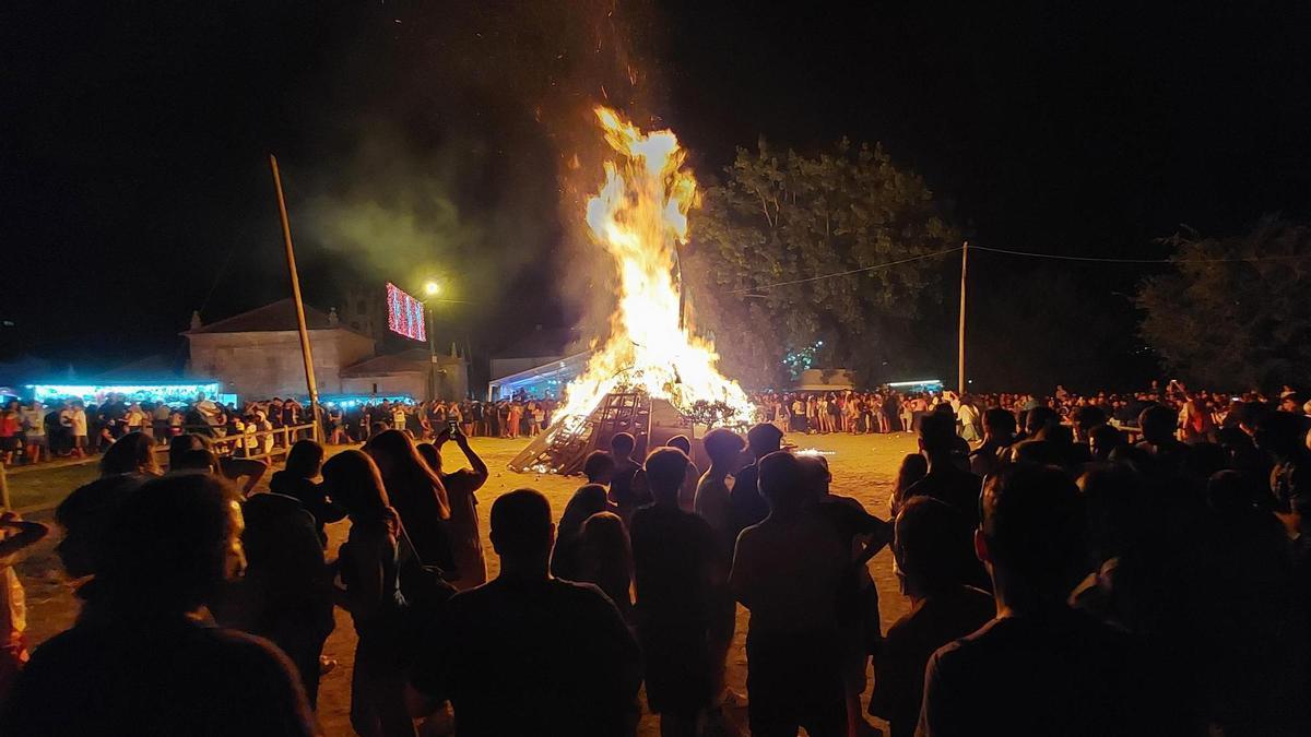 Hogueras de San Juan Vigo 2025: Alcabre desvela su fiesta junto a la playa