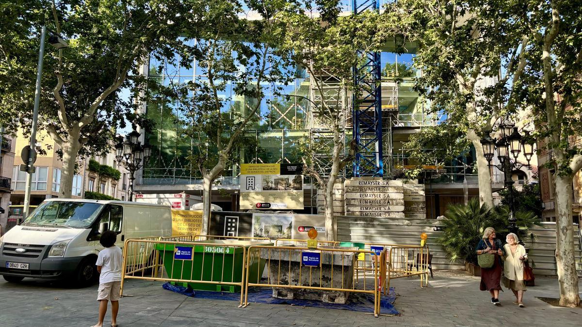 El nombre de la nueva biblioteca de Sarrià divide el barrio en dos: ¿J.V. Foix o Carme Serrallonga?