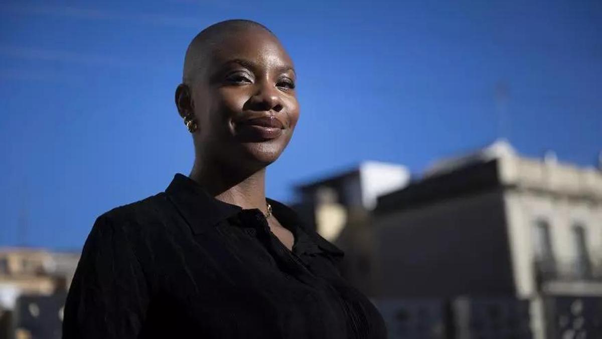 Yomi Adegoke, escritora: "Las redes sociales nos empujan hacia formas ...