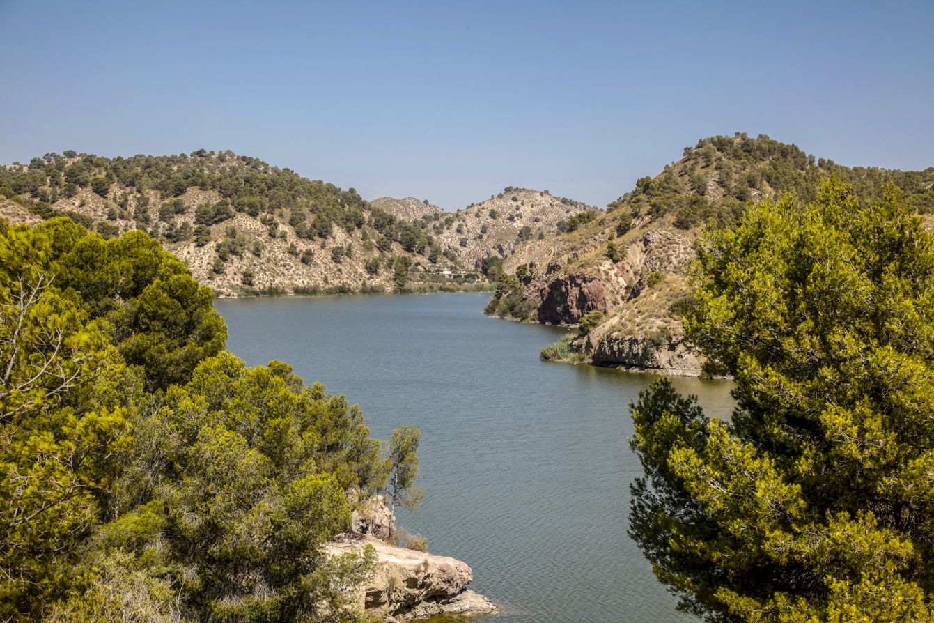 SENDERISMO ALICANTE | La ruta de senderismo por el pantano más antiguo ...