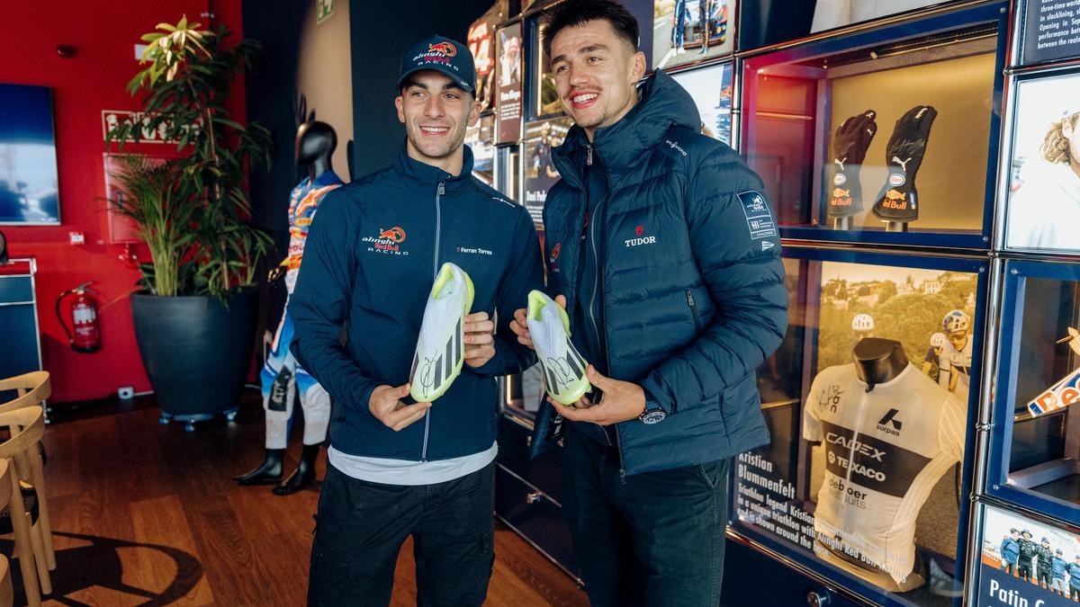 Ferran Torres visitó la base de Alinghi Red Bull Racing como embajador ...