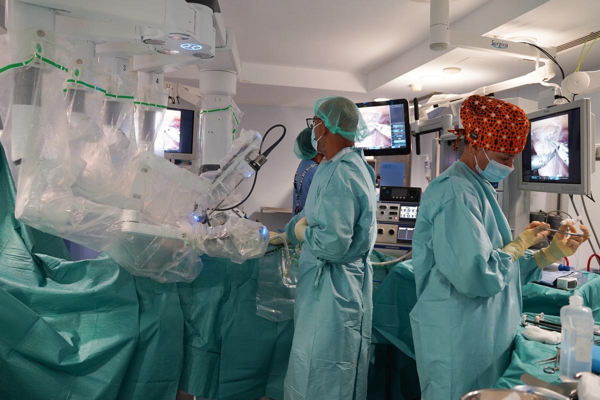 Grupo Policlínica supera las 500 intervenciones de cirugía robótica en ...