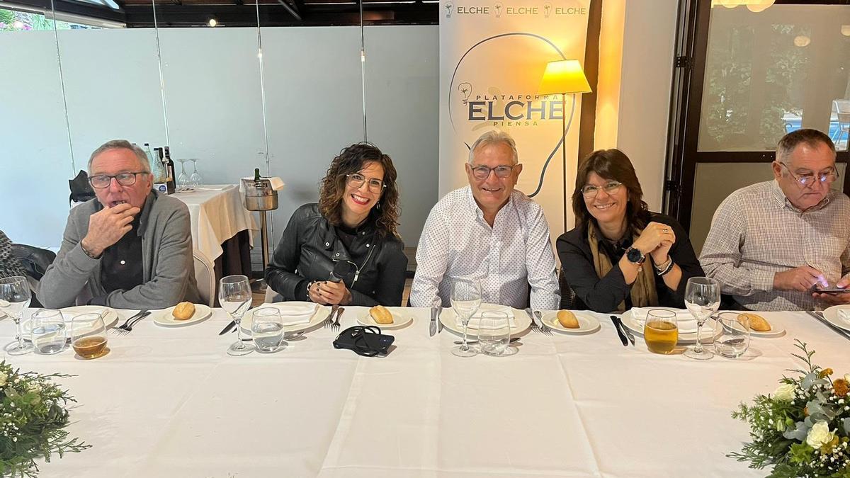 Tertulia de Elche Piensa con Cáritas, Elche Acoge y SAFAMI - Información