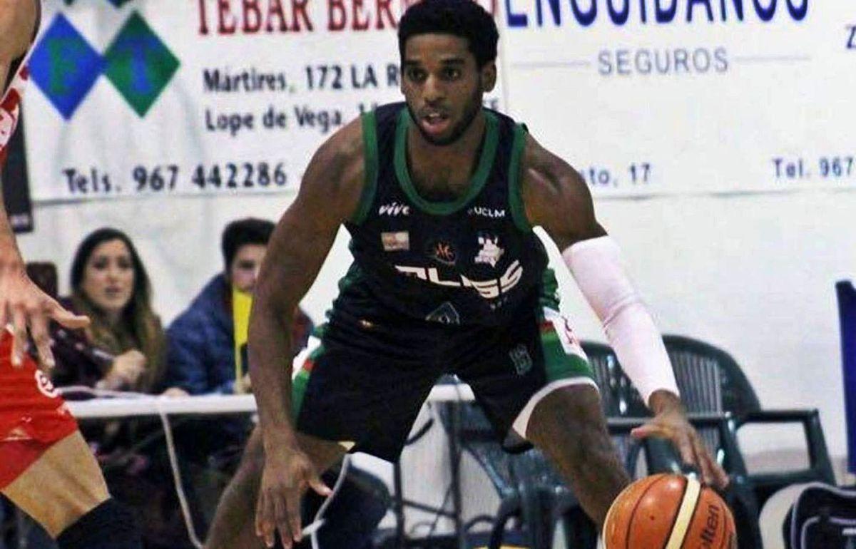 Newby refuerza al Círculo