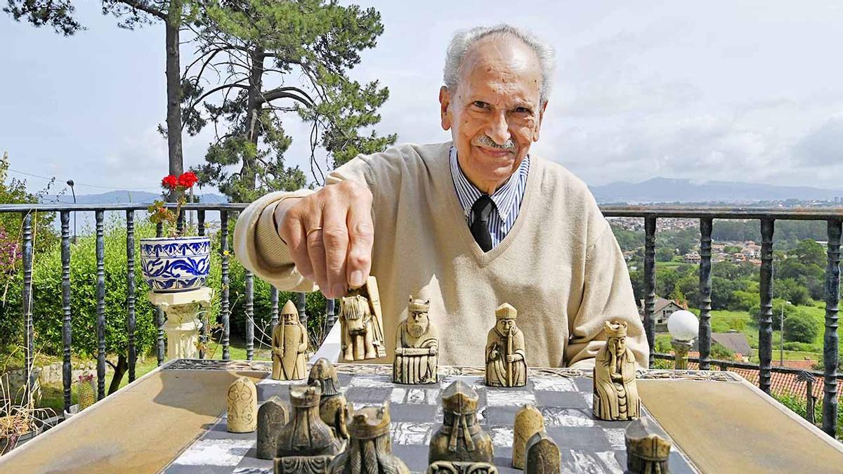 Miguel Miranda: la vida en jugadas de un ajedrecista vigués de 85 años