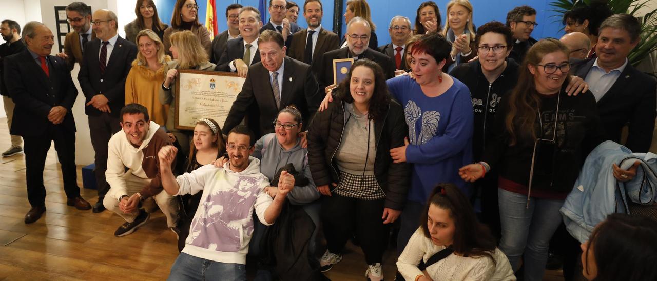 Adolfo Rivas, en la Medalla de Oro a la Fundación Vinjoy: "Hay que ...