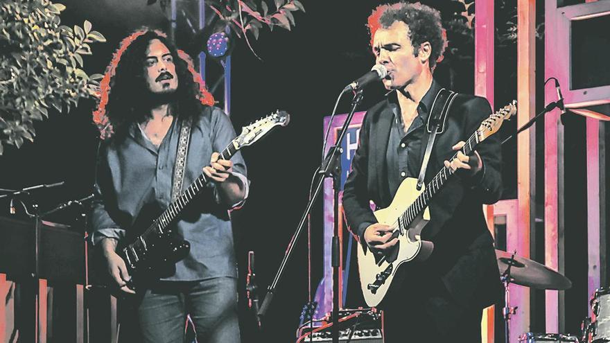 Adrián Costa revive la época dorada del Blues en A Estrada