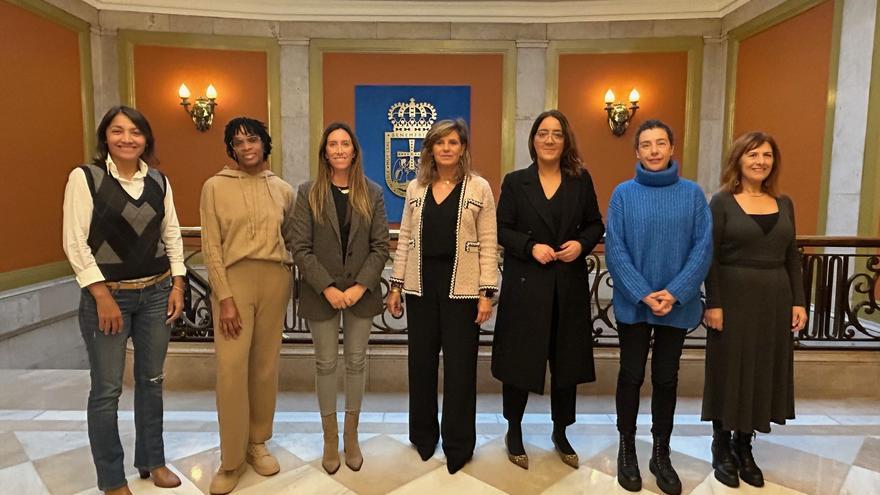 Beatriz Álvarez, Rocío Carbajal, Cristina Gallo y el Oviedo Balonmano ...