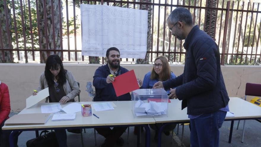 La confusión con el voto diferido genera conflictos en los colegios