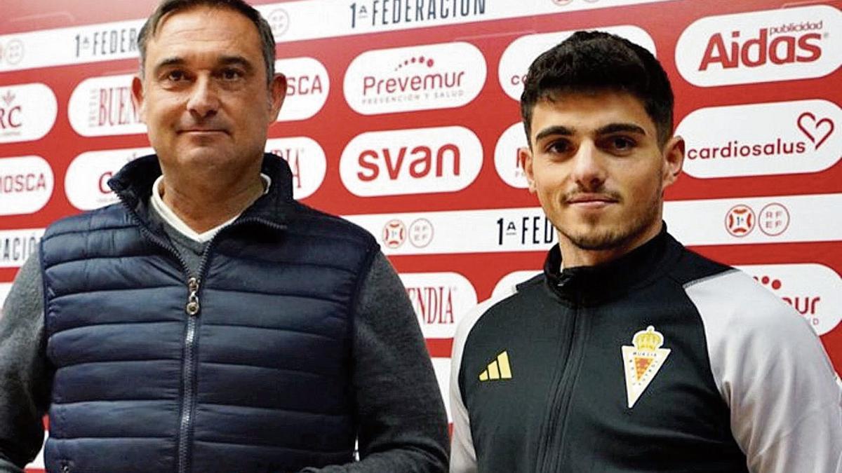 Javier Recio: "Si nos podemos permitir dos centrocampistas en vez de ...