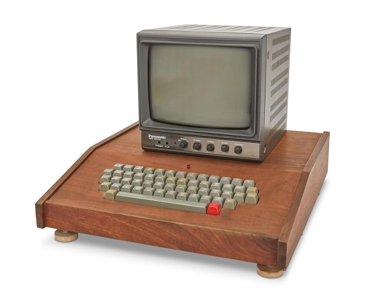 Subastan un ejemplar del primer ordenador de Apple, de hace 45 años