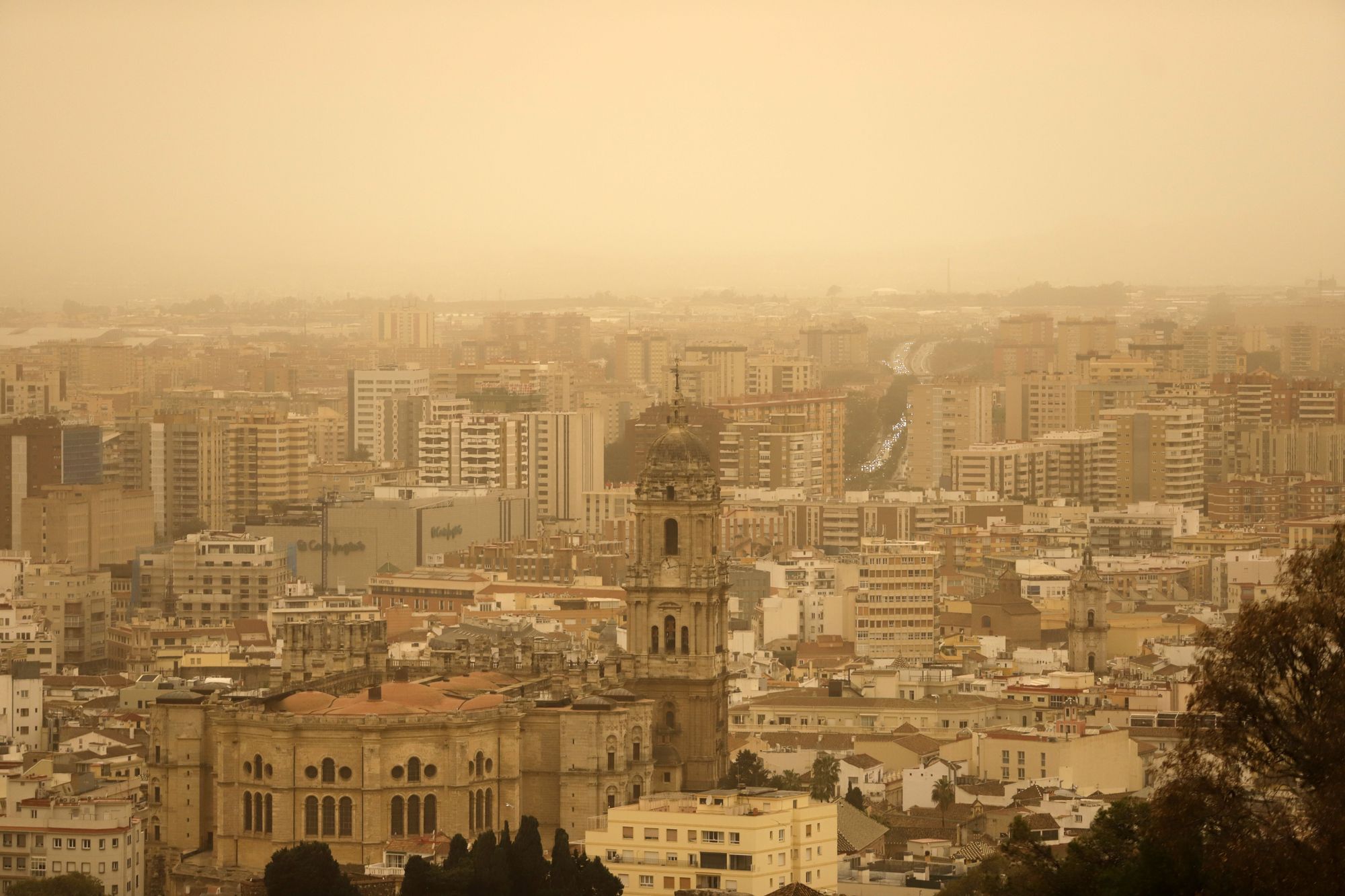 CALIMA: Cómo limpiar la calima que está cayendo en Málaga de tu ventana ...