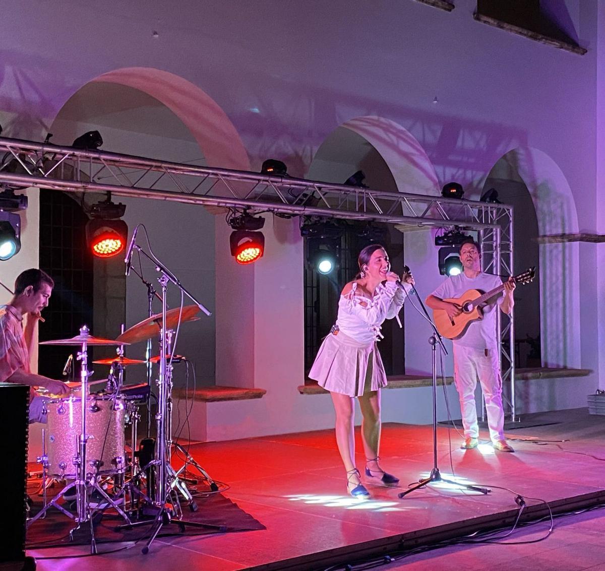 Júlia Colom a Eivissa: «No hem d’autolimitar-nos a l’hora de fer música ...