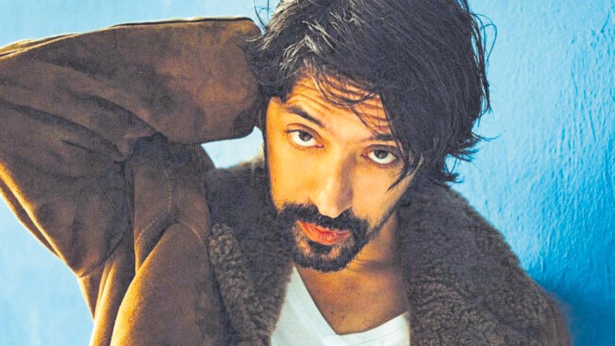 Anthony Lazaro despliega hoy su microcosmos musical en el Luzzy