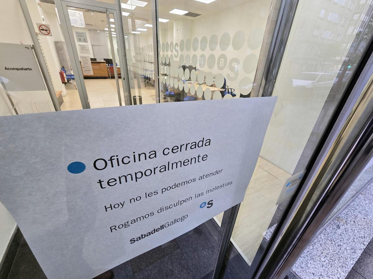 Atraca un banco en Vigo y se lleva 110.000 euros en un carrito de la compra