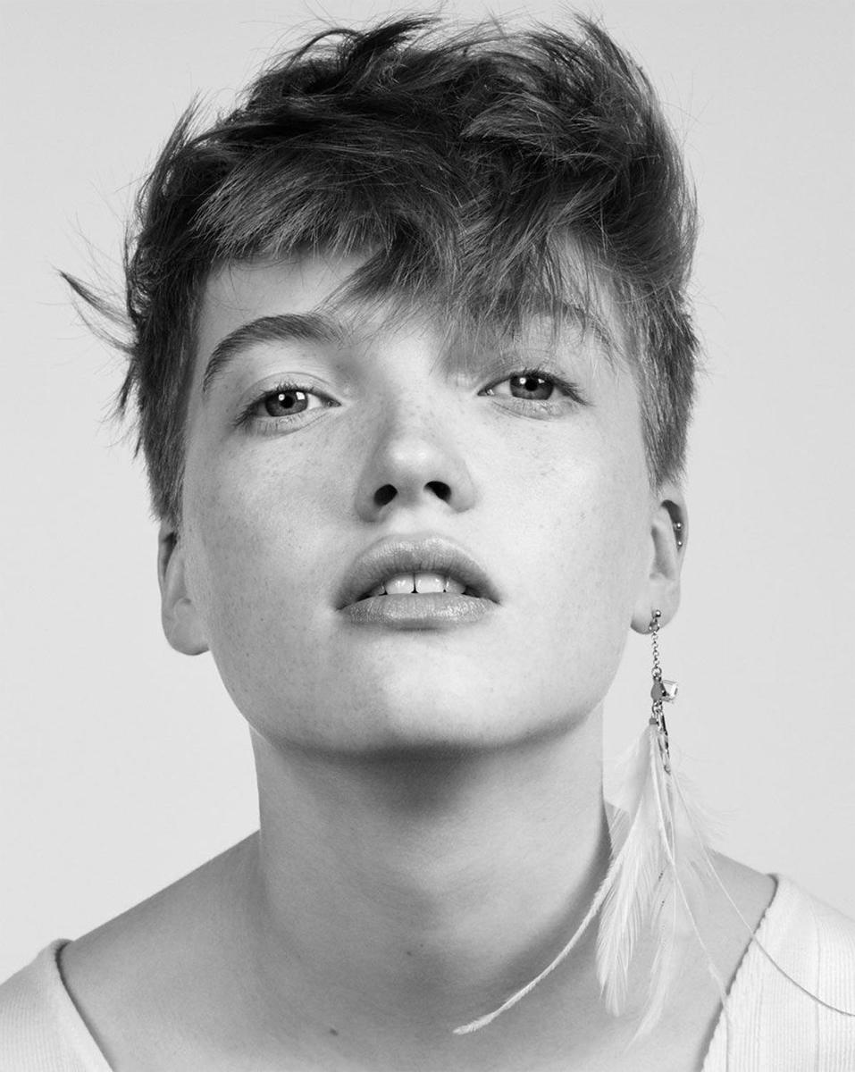 Los looks de Young&Resolute, la nueva campaña de Zara TRF para el ...