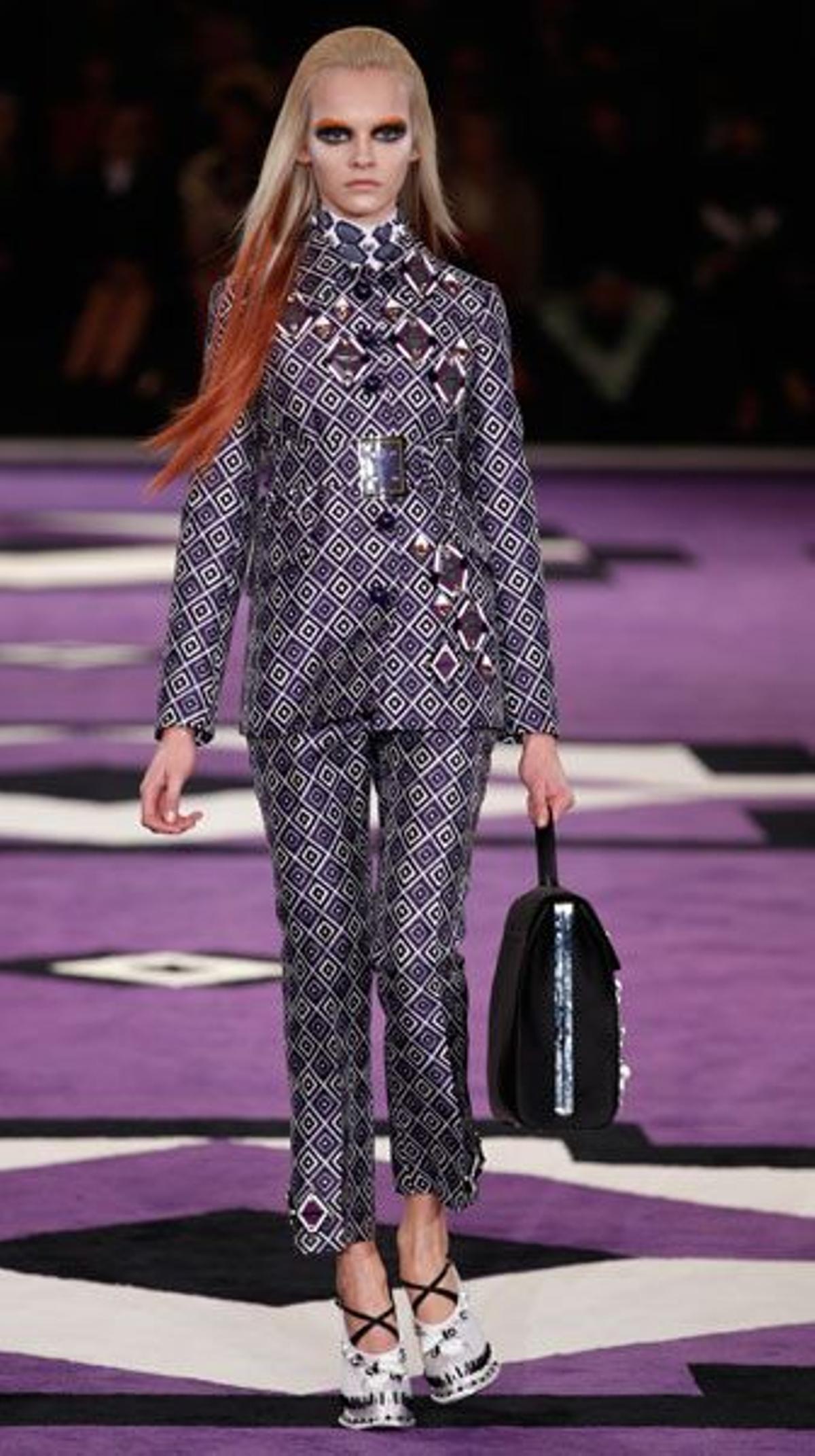 Prada y sus estampados geométricos en Milán - Woman