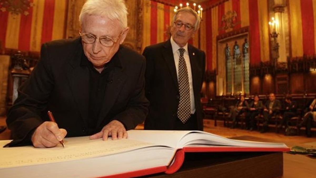 BCN distingue a Raimon con la Medalla de Oro de la Ciudad