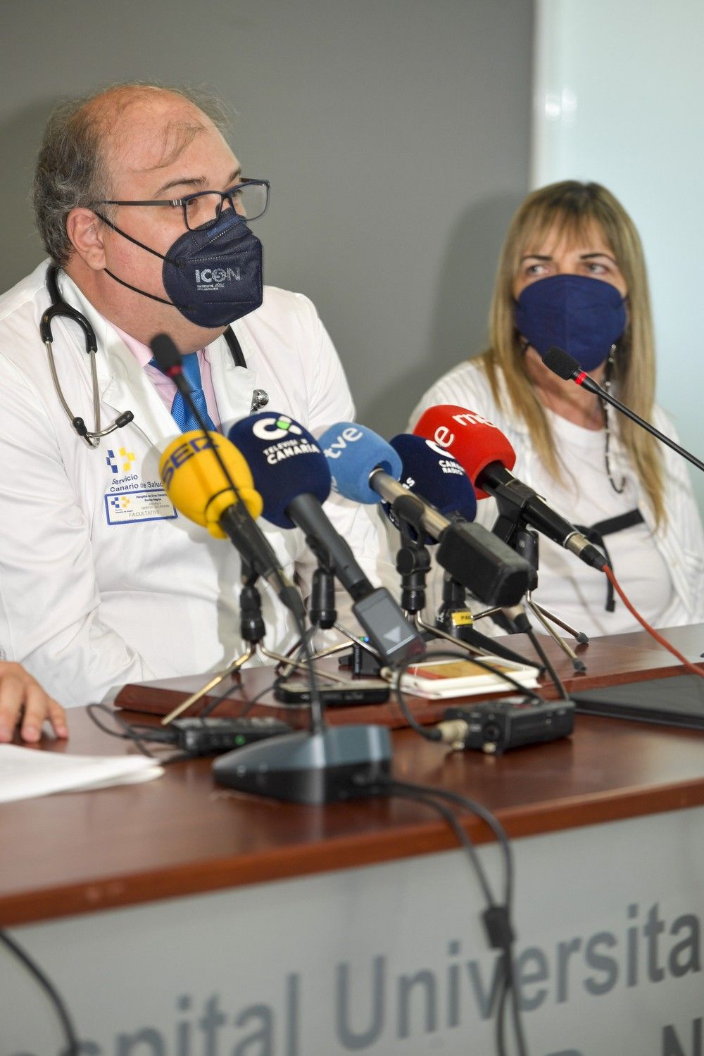 Un grupo de profesionales del Doctor Negrín implanta el primer sistema ...