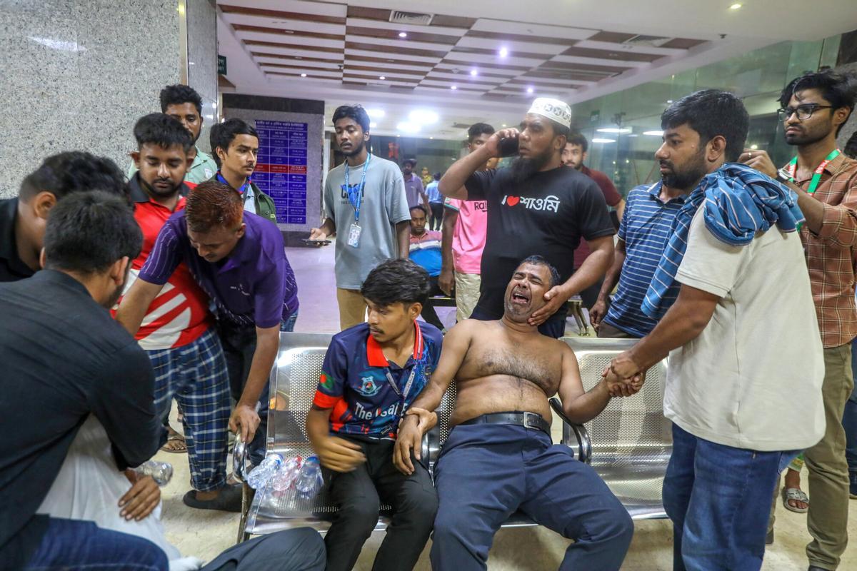 Tragedia en Bangladesh con un avión que se estrella en una escuela y deja decenas de muertos