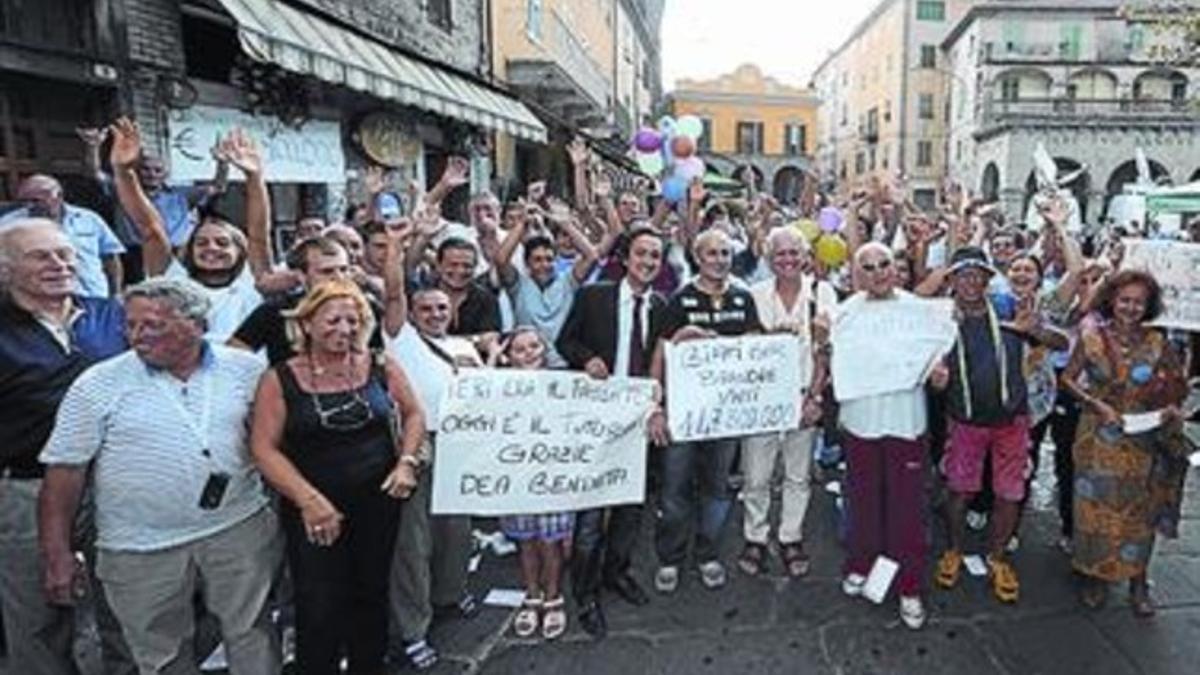 Italia especula con la identidad del ganador del bote récord - El Periódico