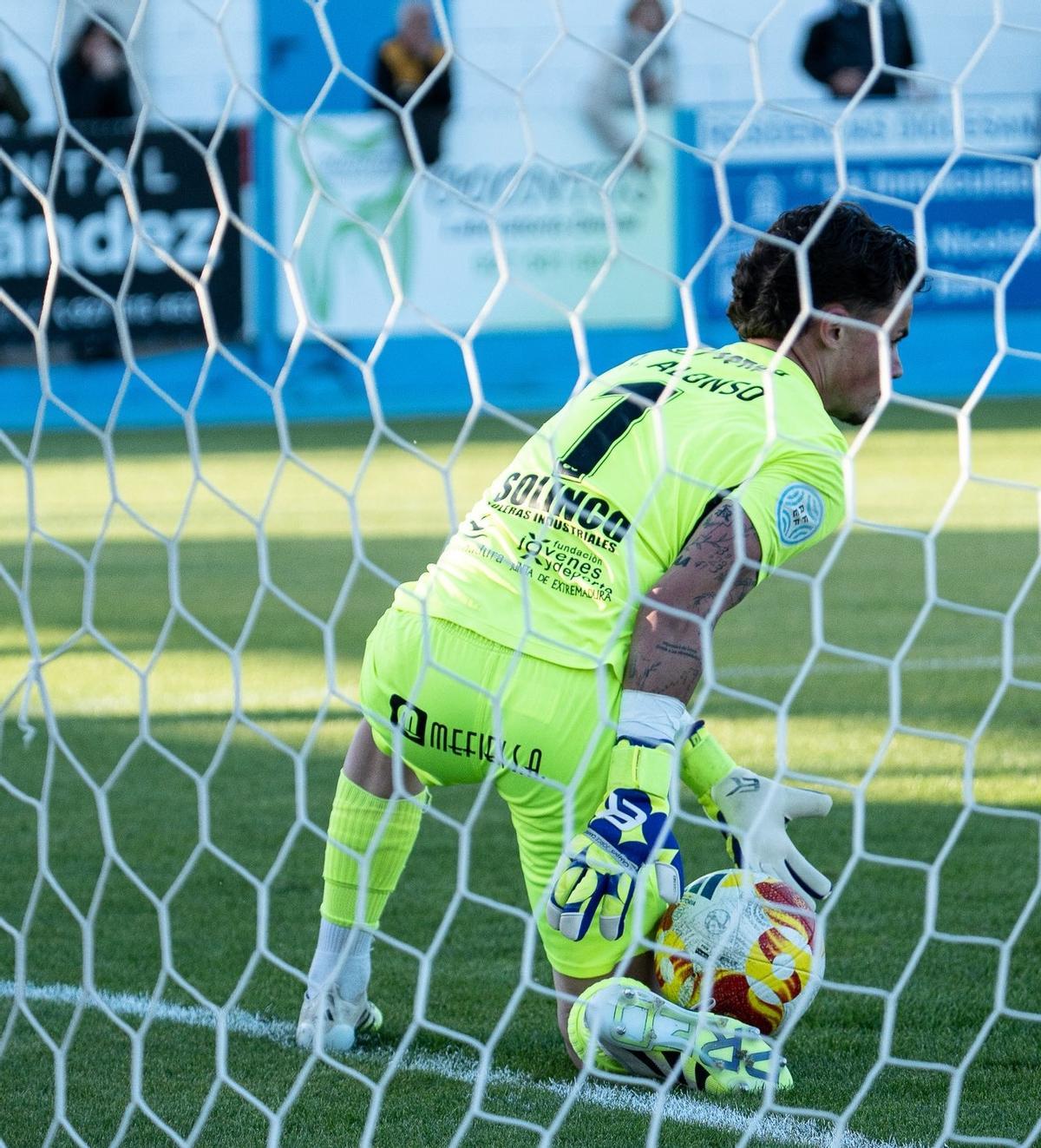 Fútbol | Aarón Alonso: «Con el Coria he acabado teniendo una temporada ...