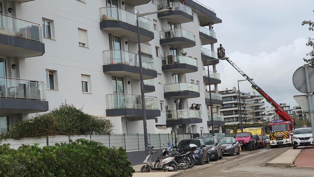 Bomberos y policías se movilizan por una explosión sin heridos en un ...