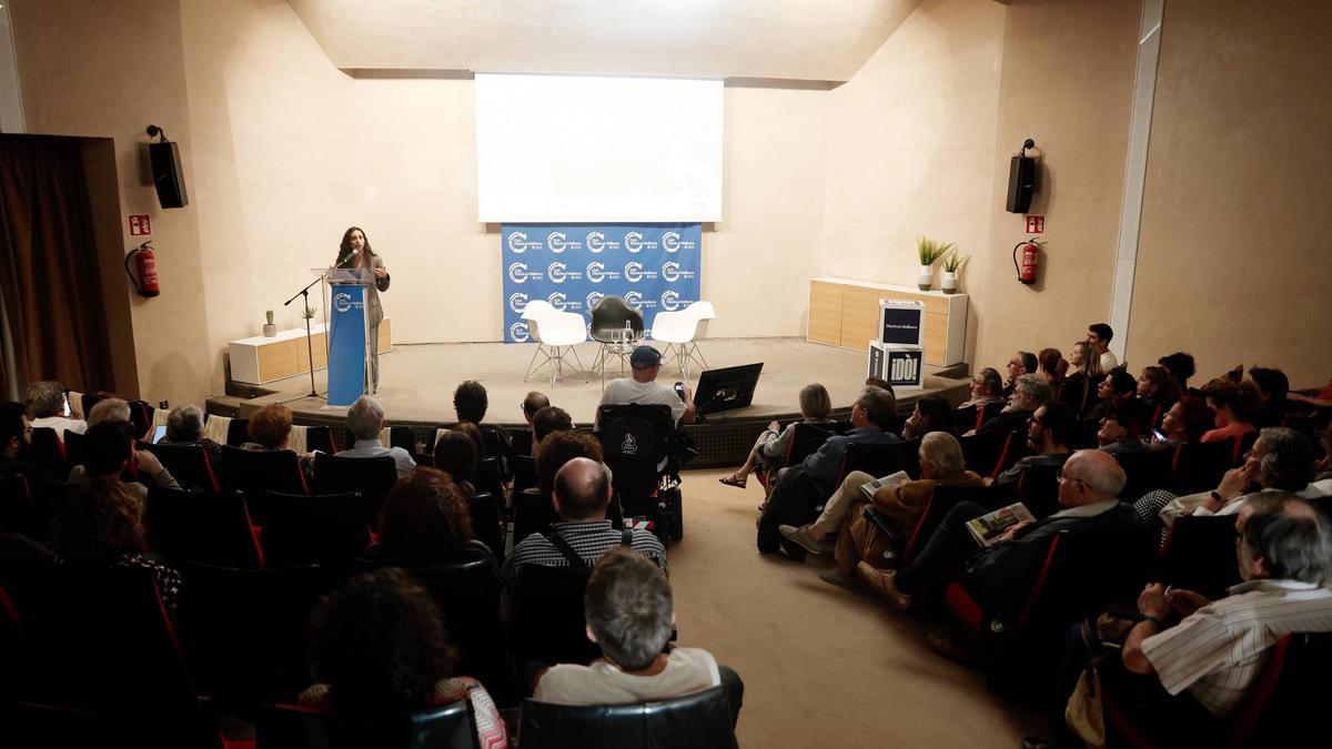 DOCUMENTAL LA MOVIDA | ‘Signes en l’arena. Mallorca 1983’: una bogeria ...