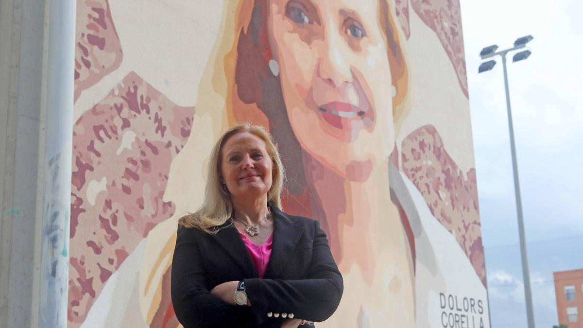 Pintan un mural en el IES Joanot Martorell como homenaje al trabajo de la investigadora Dolores ...
