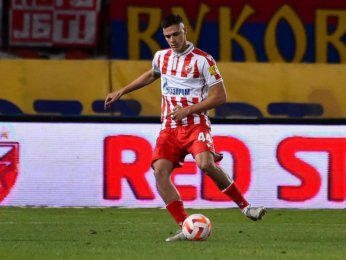 El Estrella Roja estira la resolución del futuro de Lekovic