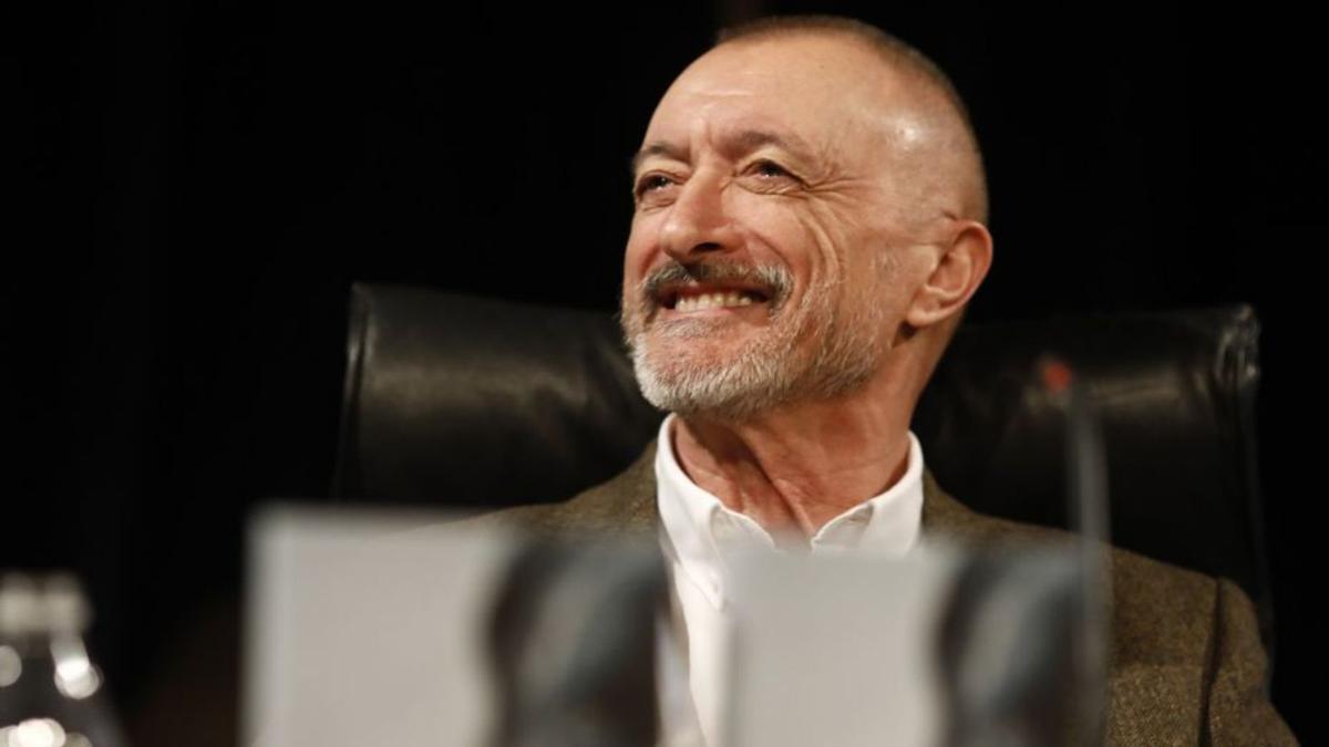 Pérez-Reverte escritores murcianos I El escritor cartagenero Pérez ...
