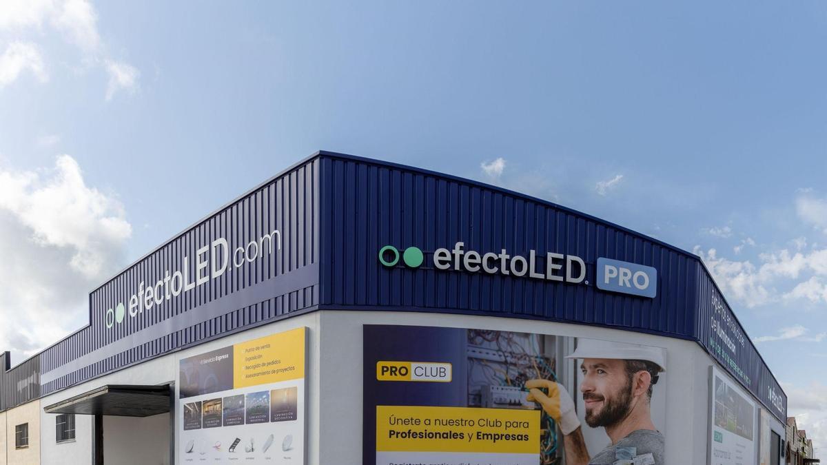 efectoLED celebra la inauguración de su primera tienda para profesionales en Catarroja.