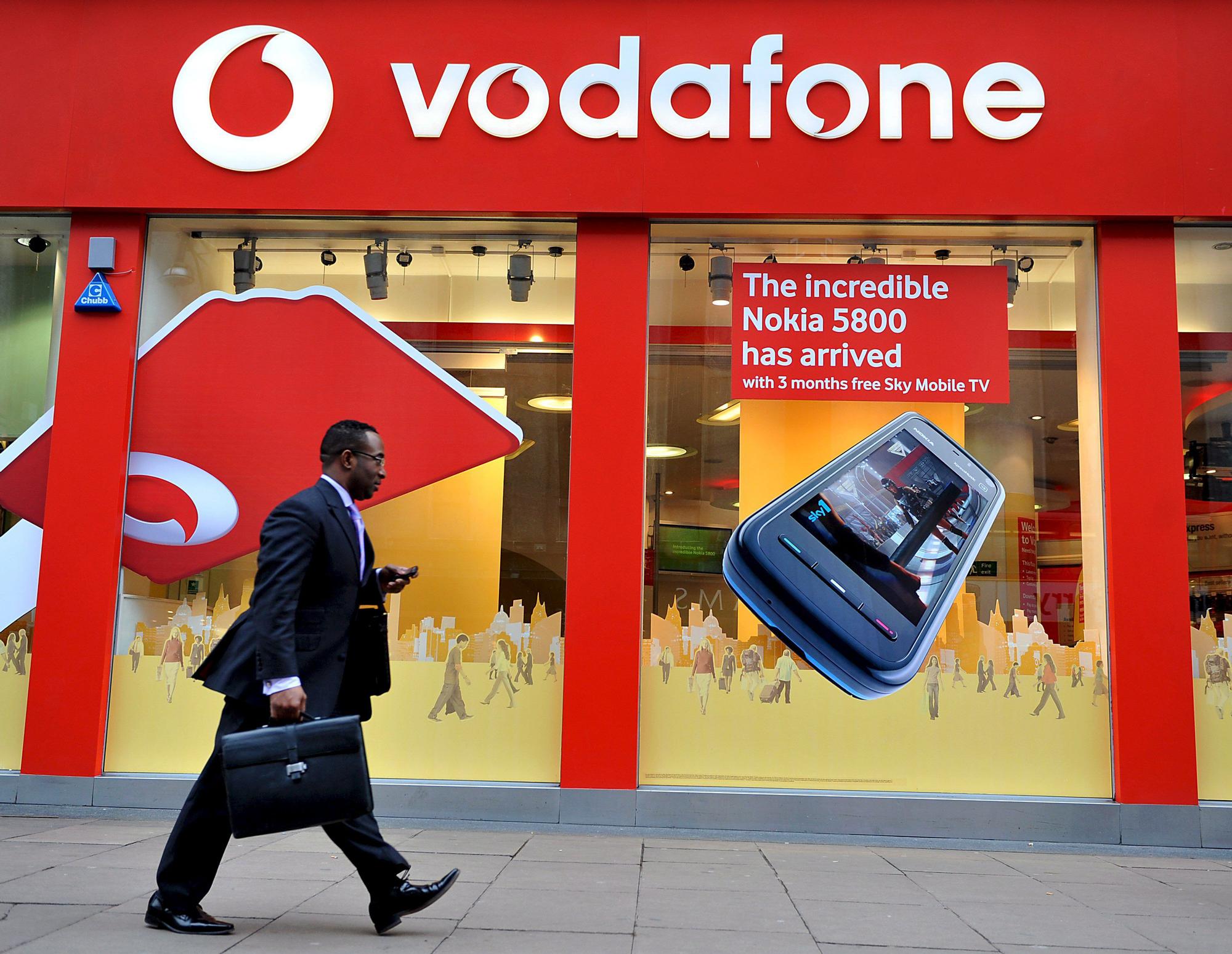 Vodafone abre la puerta a una fusión de su filial española con MásMóvil