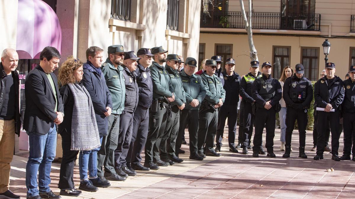 Así Ha Sido El Minuto De Silencio En Xàtiva Por El Asesinato De Dos