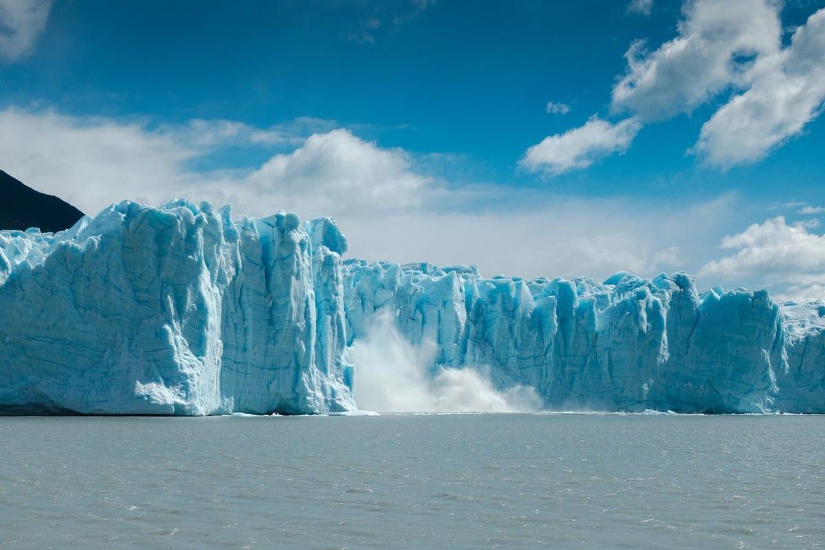 El iceberg más grande del mundo se está alejando de la Antártida - Viajar
