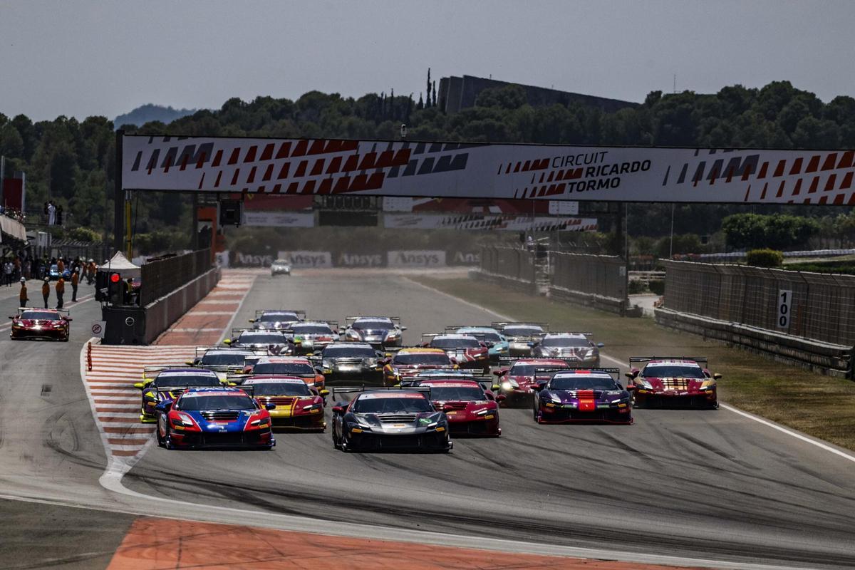 Circuit Ricardo Tormo: Jasin Ferati gana la primera carrera del Ferrari ...
