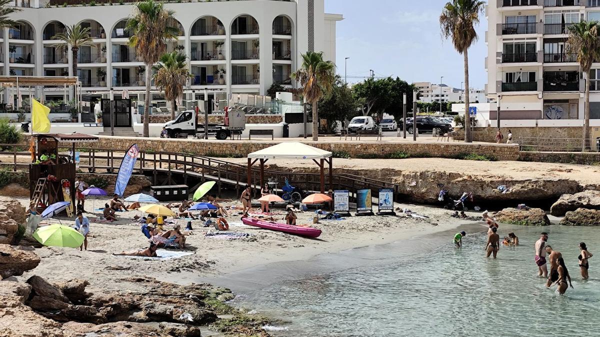 BALCONING IN IBIZA: Young British man in ICU after falling from a hotel ...