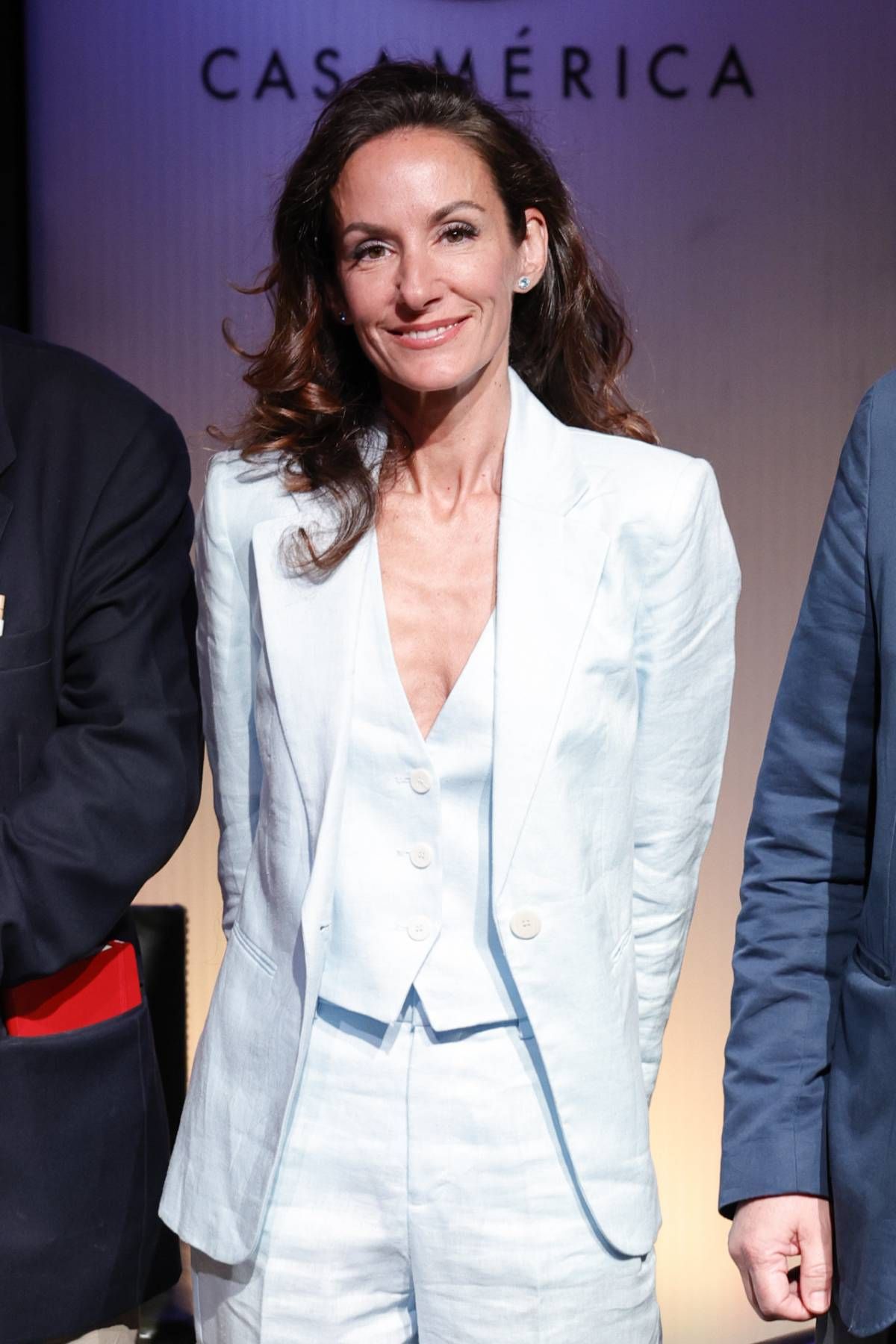 HERMANA REINA LETIZIA | Telma Ortiz, “muy orgullosa” de Leonor y Sofía, elige un traje de las ...