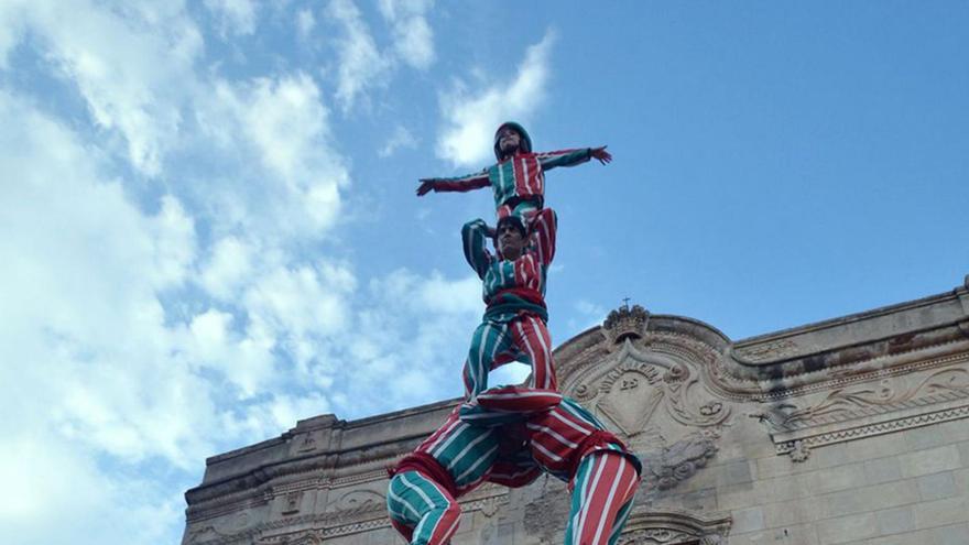 Ens alcem sobre muscles de gegantes