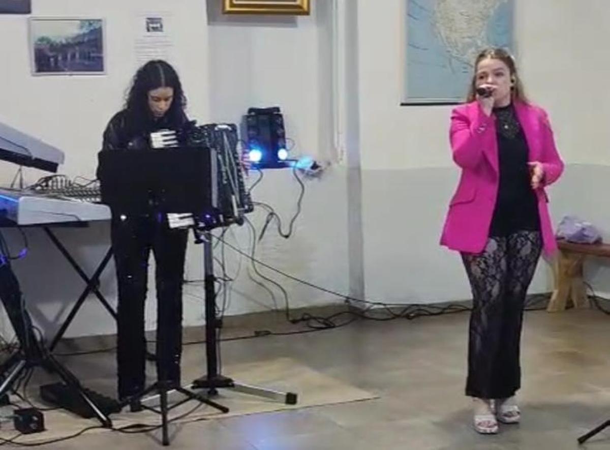 María Conde toca el acordeón desde los 5 años y tiene claro que quiere ...